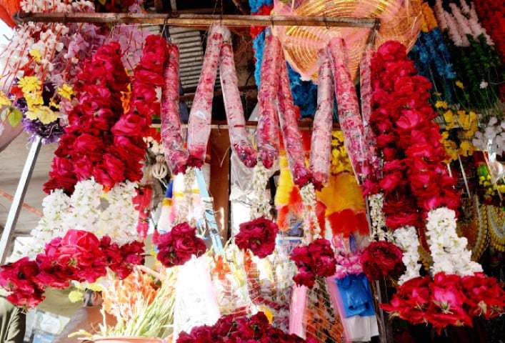 Once booming currency garlands being elbowed out by modern trends ...