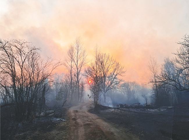 Acrid smoke hangs over Kiev after Chernobyl fire - Newspaper - DAWN.COM