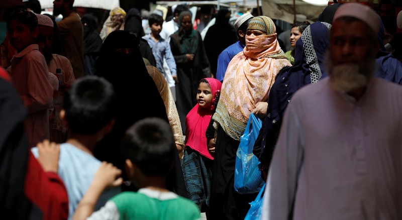 In pictures: SOPs out the window as Pakistani markets open after weeks ...