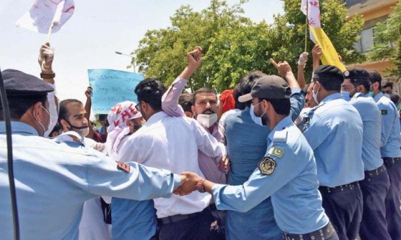 Students protest ‘faulty’ online system, charging of fee by varsities ...