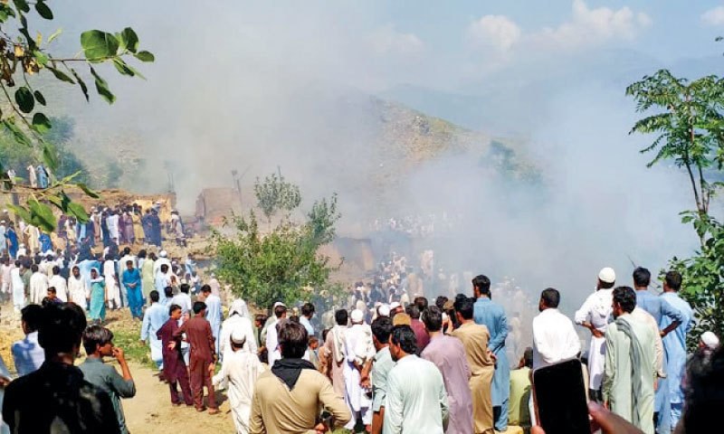 Salarzai tribesmen torch houses of youth’s ‘killers’ - Newspaper - DAWN.COM