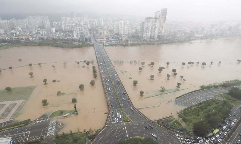 Typhoon hits South Korea after triggering landslides in Japan - World ...