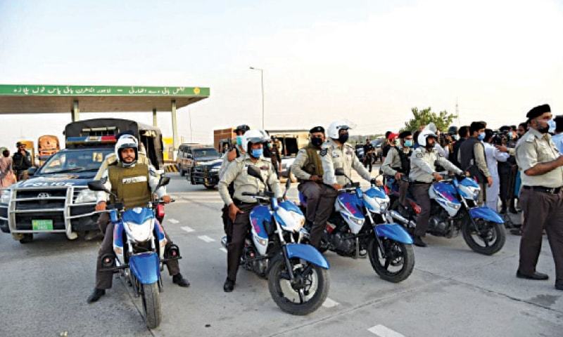 Search teams comb 3 villages along motorway - Pakistan - DAWN.COM