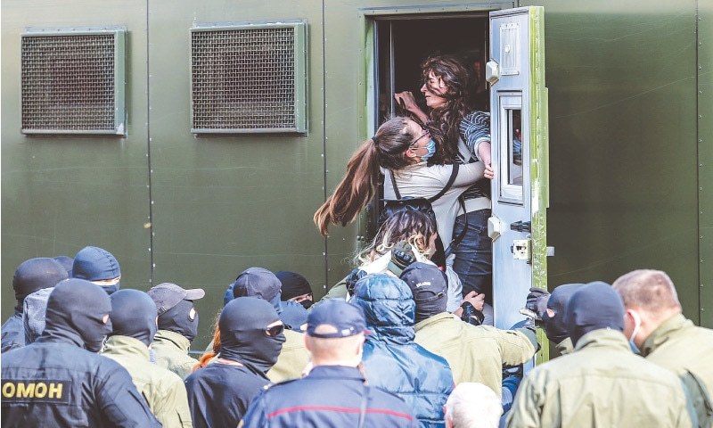 Belarus police detain women protesters - World - DAWN.COM