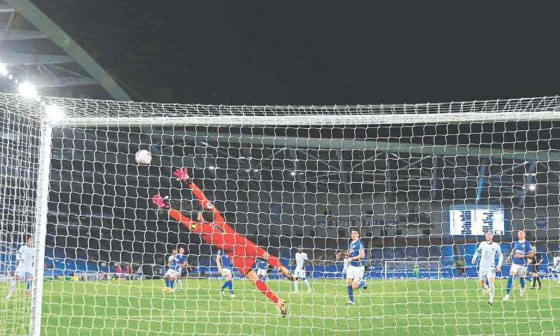 Stunner from James helps Chelsea to opening win - Sport - DAWN.COM