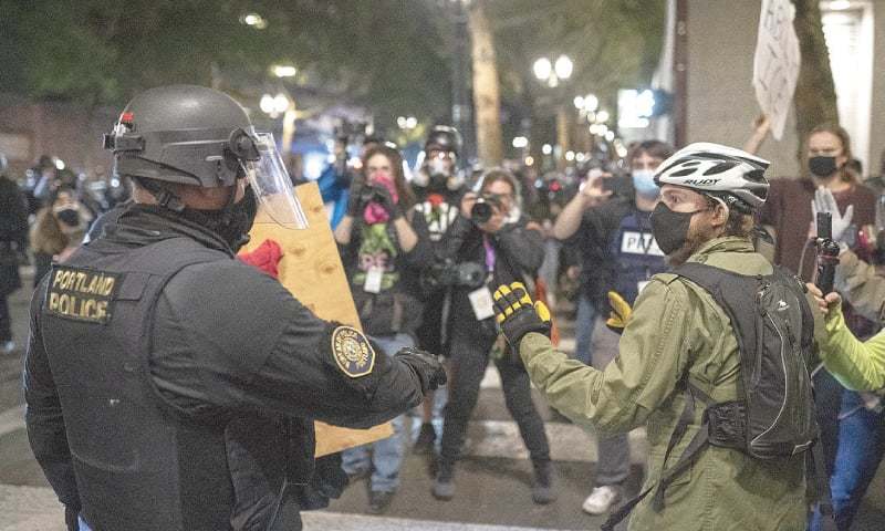 Police clash with anti-racism protesters and press in Portland - World ...