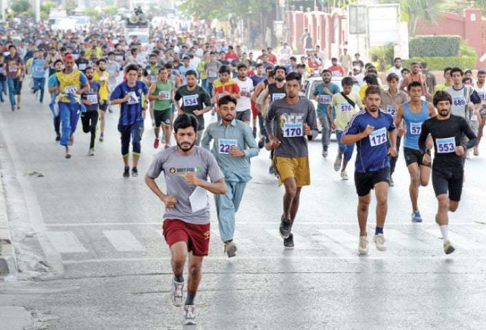 Hundreds participate in Rawalpindi Marathon - Newspaper - DAWN.COM