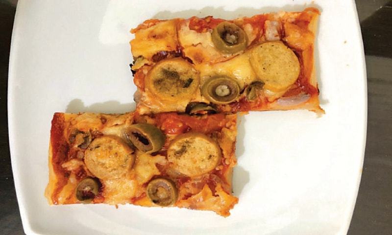 Cook-it-yourself: Puff pastry pizza - Newspaper - DAWN.COM