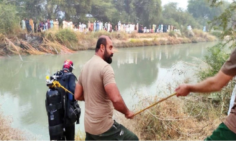 Death toll from rickshaw accident reaches 20 - Newspaper - DAWN.COM