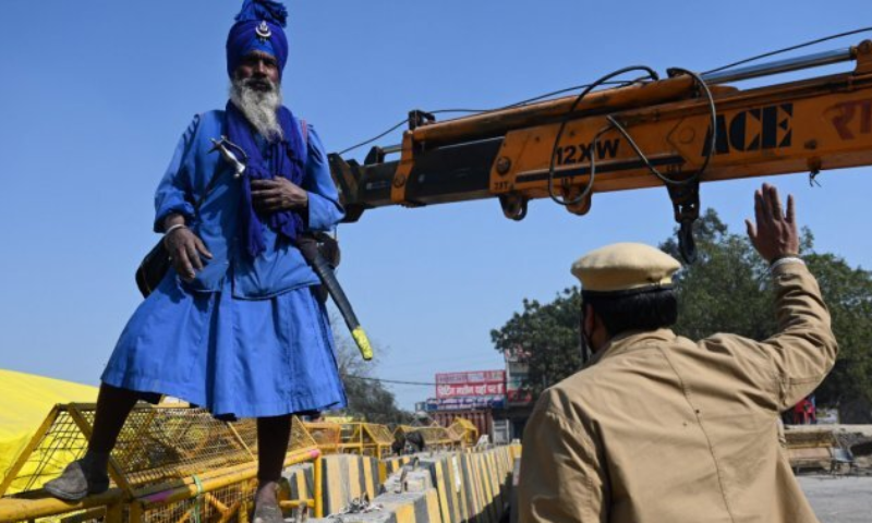 India's sword-wielding Sikh warriors guard protesting farmers - World ...