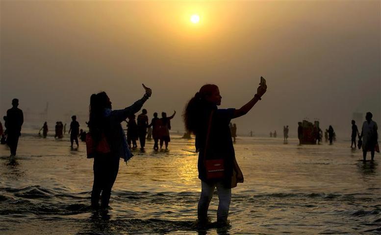 Hot weather to prevail for two more days in Karachi - Pakistan - DAWN.COM