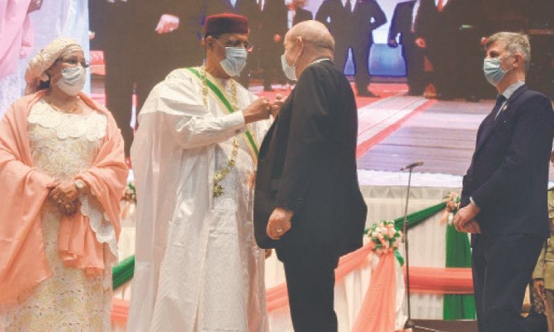 Niger sees its first democratic power transfer - Newspaper - DAWN.COM