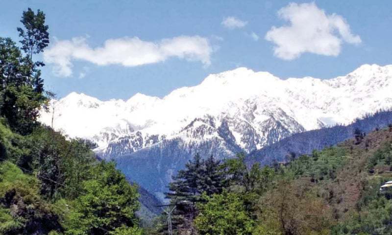Rare snowfall on Shangla mountains - Newspaper - DAWN.COM