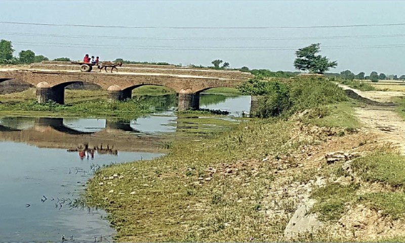 Broken nullah bridge needs attention - Newspaper - DAWN.COM