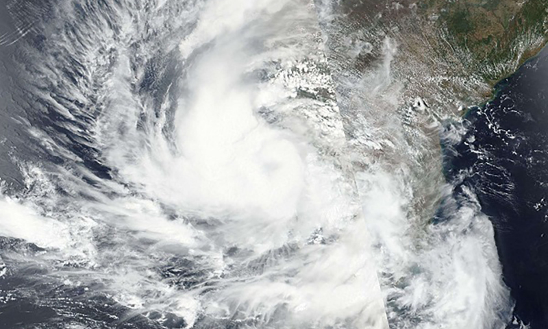 Monster cyclone heads for Covid-stricken India - DAWN.COM