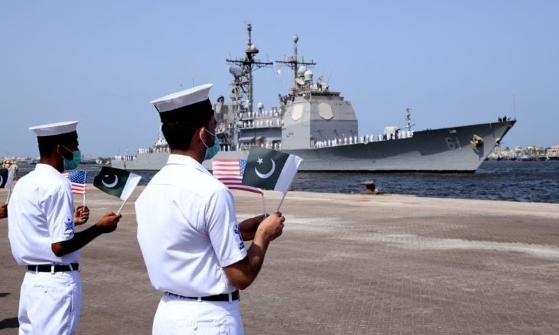 US Navy’s guided-missile cruiser visits Karachi Port - Pakistan - DAWN.COM