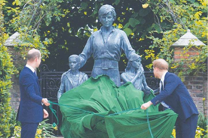 Princes William and Harry reunite for statue tribute to Diana ...