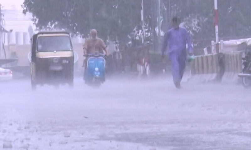 3 die as isolated rain, thunderstorm lash Karachi again - Pakistan ...