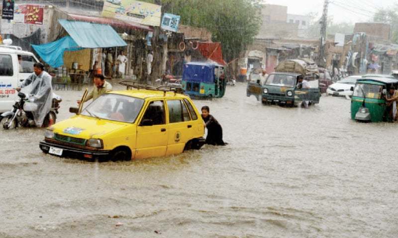 Heavy rain floods roads in Peshawar - Pakistan - DAWN.COM