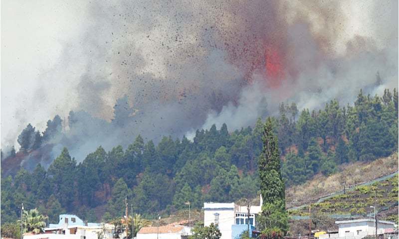 Volcano erupts on Spanish island; lava threatens homes - World - DAWN.COM
