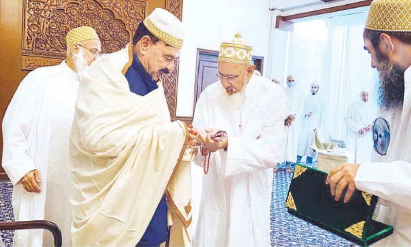 Sheikh Rashid calls on Bohra community leader - Newspaper - DAWN.COM