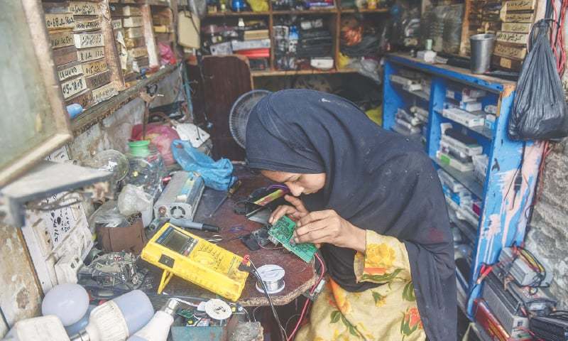Two little girls solder their dream of becoming electrical engineers ...