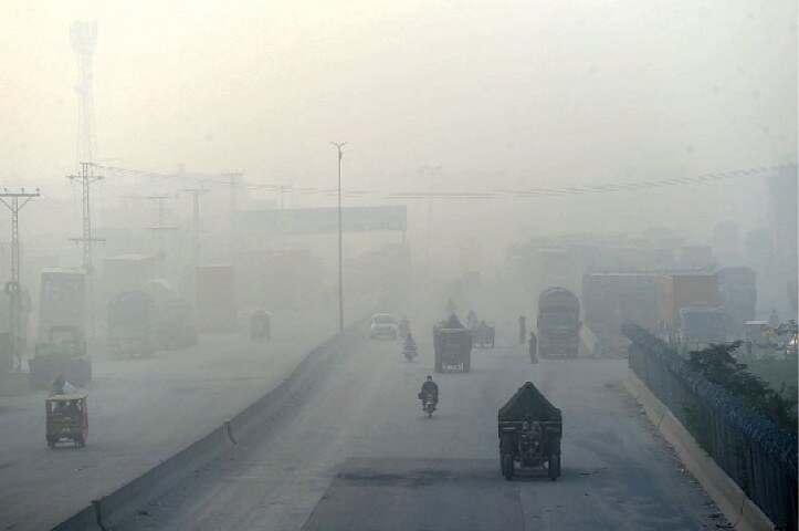 Multiple factors behind early onset of smog in Punjab - Pakistan - DAWN.COM