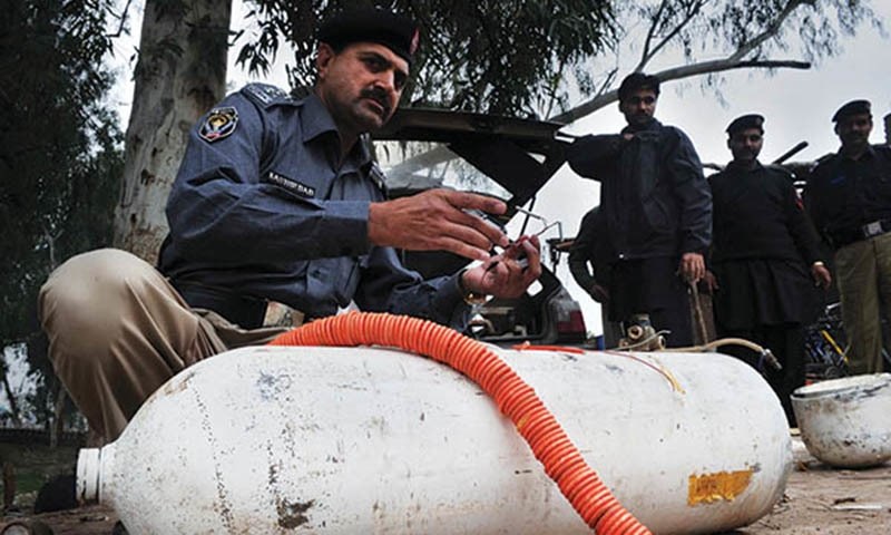 Bomb defused in Peshawar - Pakistan - DAWN.COM