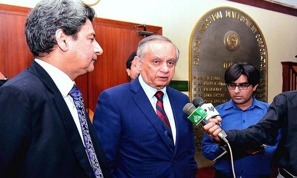 Razak leaves for Tehran to boost bilateral trade - Business - DAWN.COM