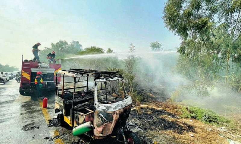Rickshaw fire burns forest trees - Newspaper - DAWN.COM