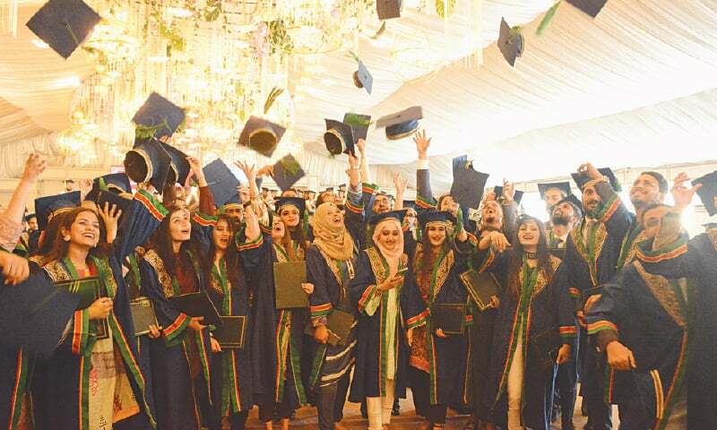 Degrees conferred on 500 students at SMIU convocation - Newspaper ...