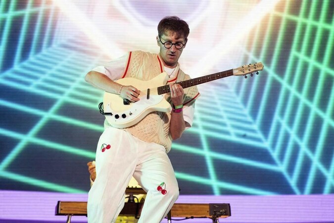 Indie-pop band Glass Animals ride the ‘Heat Waves’ all the way to the ...