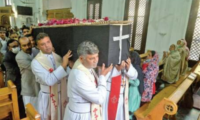 Slain priest buried in Peshawar amid investigation by CTD - Pakistan ...