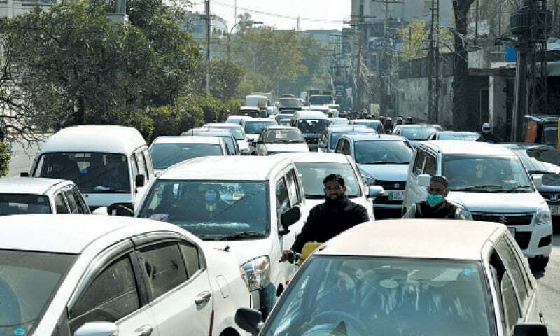 Traffic jams on major roads in Lahore - Pakistan - DAWN.COM
