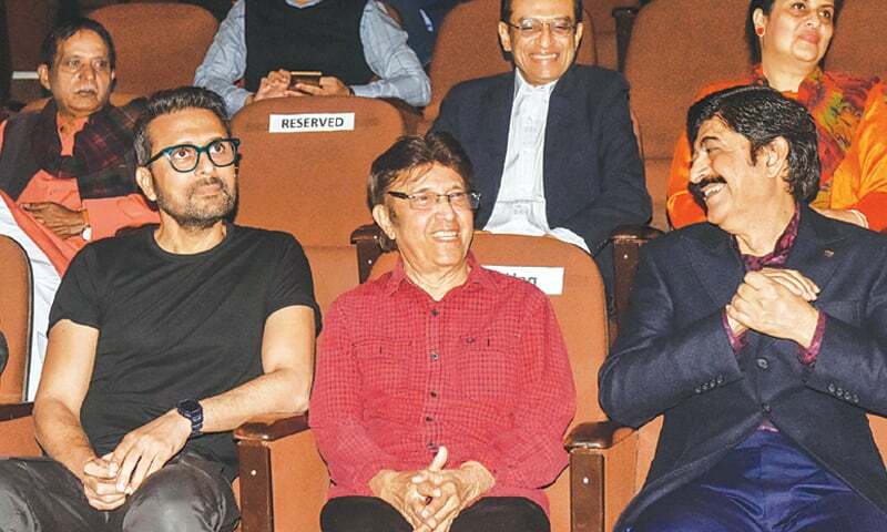 Napa pays tribute to renowned singer Alamgir - Newspaper - DAWN.COM