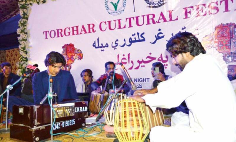 Torghar cultural event attracts crowds of people - Newspaper - DAWN.COM