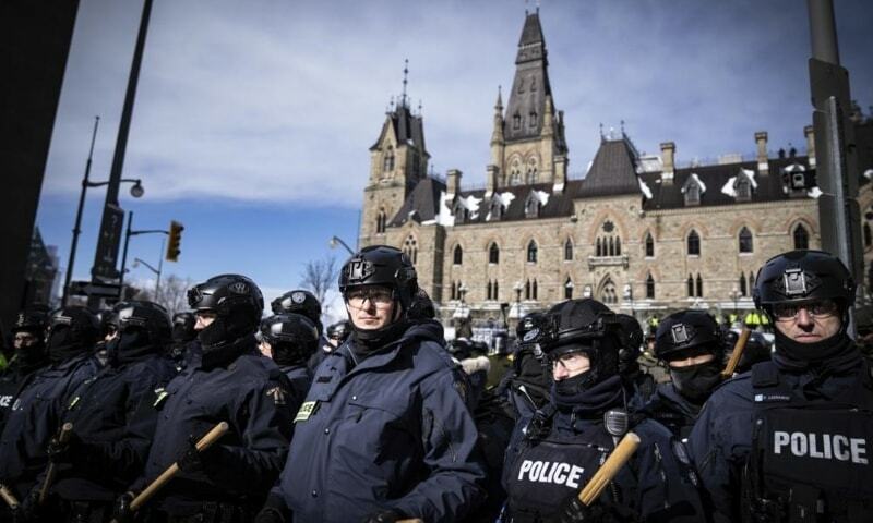 Canadian police in bid to end siege of parliament - World - DAWN.COM