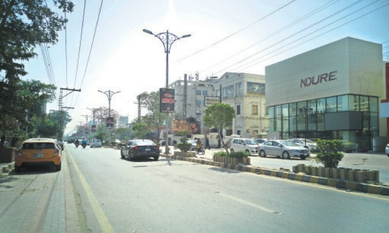 Pedestrianisation of MM Alam Road in the offing - Newspaper - DAWN.COM