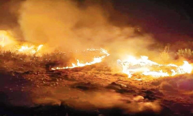 Fire damages vegetation on Attock's Kalla Chitta mountain - Pakistan ...