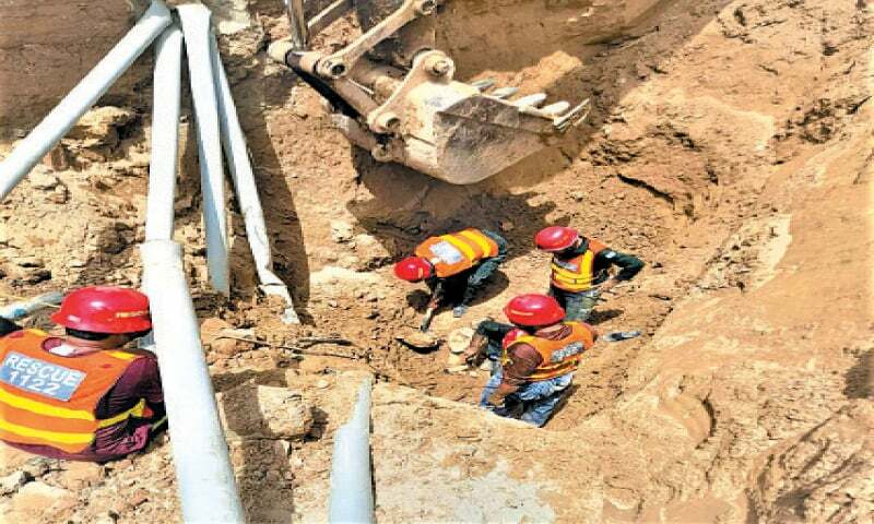 Labourer buried alive in sewerage project in Sahiwal - Pakistan - DAWN.COM