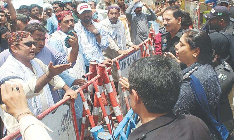 40 held as police stop protesters from marching on Sindh CM House ...