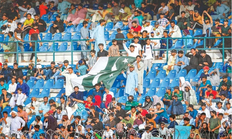 Fans brave intense heat as Multan welcomes international cricket after ...