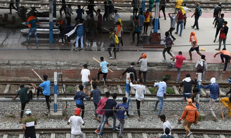 Youth protesting India’s new plan not to be inducted into army - World ...