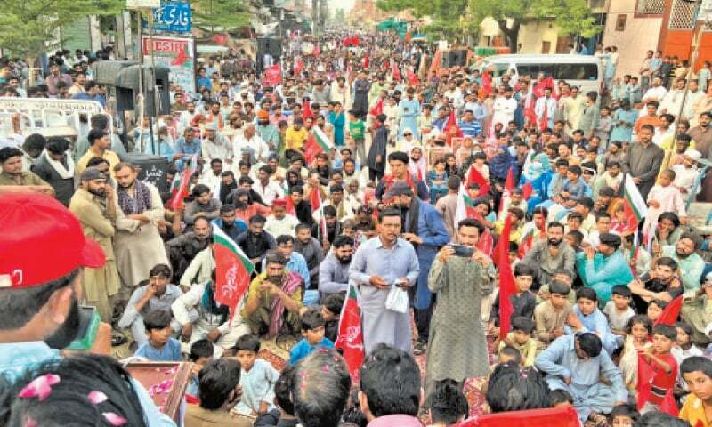 Industrial workers rally for minimum wage - Newspaper - DAWN.COM