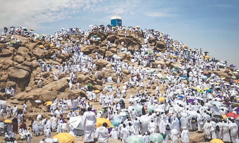 Haj pilgrims brave extreme desert heat to fulfil ‘divine duty ...