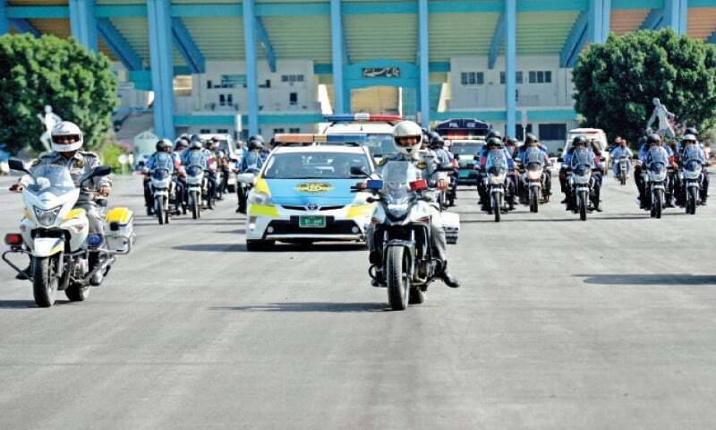 Law enforcers hold flag marches in twin cities - Newspaper - DAWN.COM