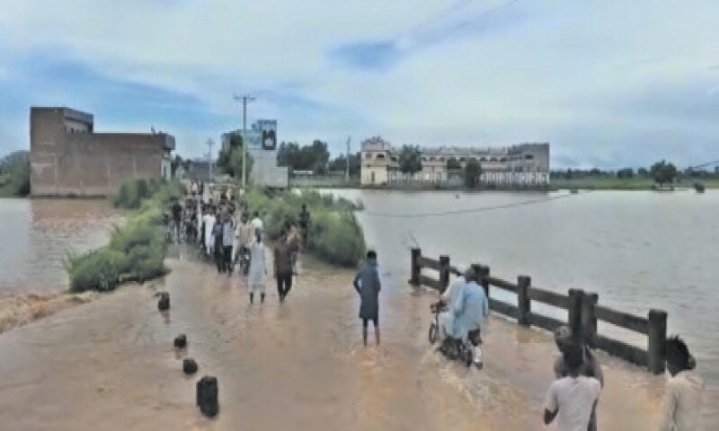 Fifteen villages flooded after rainwater drains overflow in Narowal ...