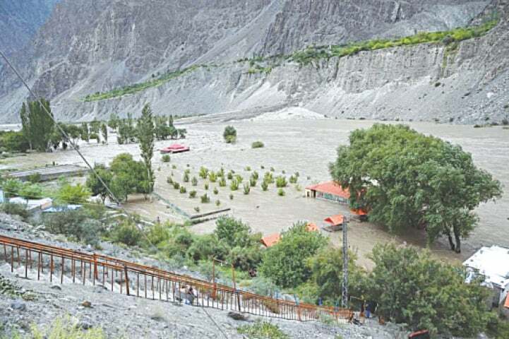 Quetta cut off as flood damages rail line, highway - Pakistan - DAWN.COM