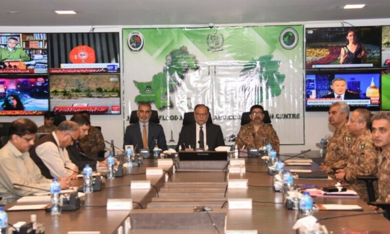 Govt, army express resolve to fight disastrous floods together, urge ...