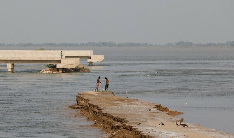 Authorities keeping close eye on bunds as parts of Dadu's Mehar ...